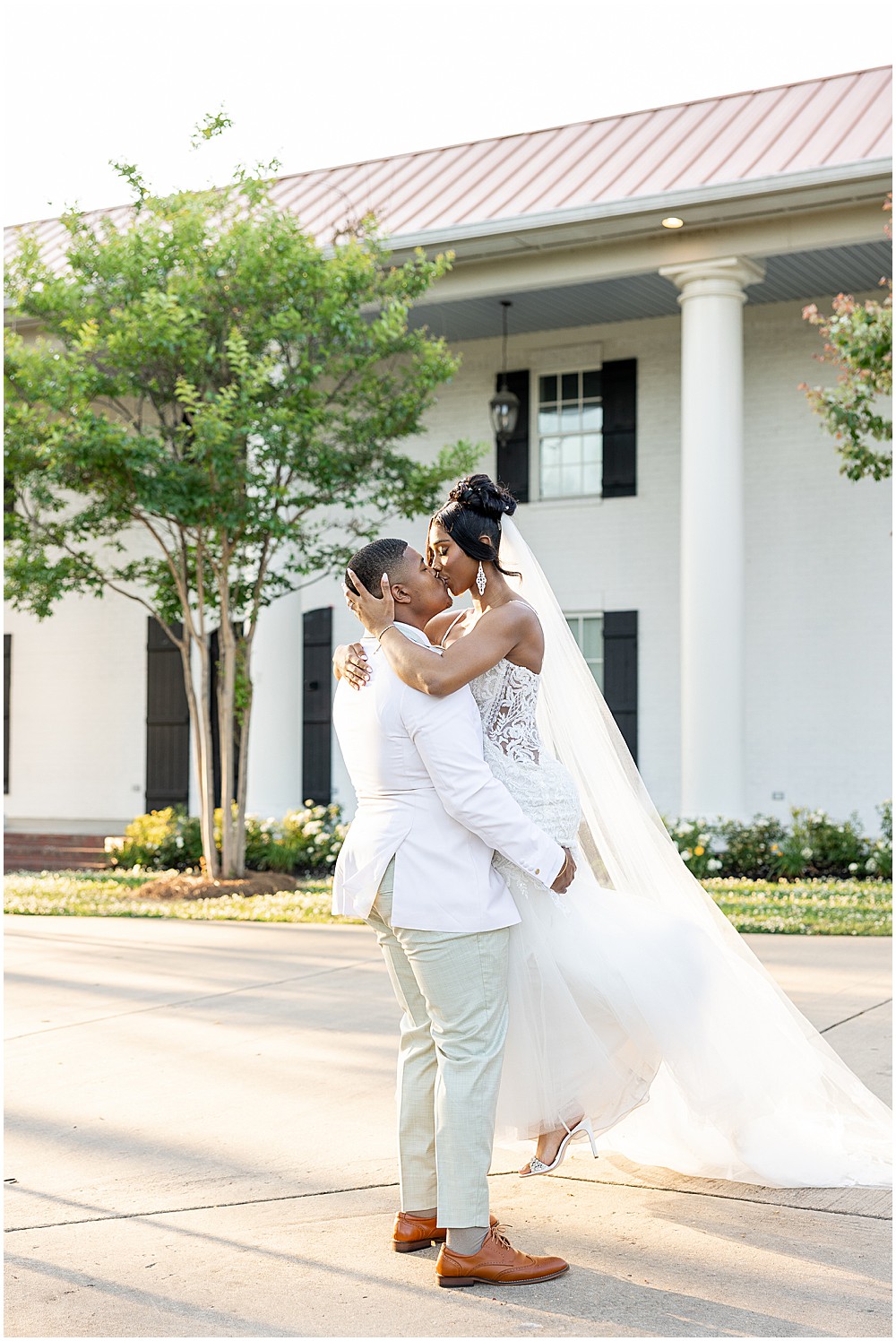 Mississippi & Destination Wedding Photographer